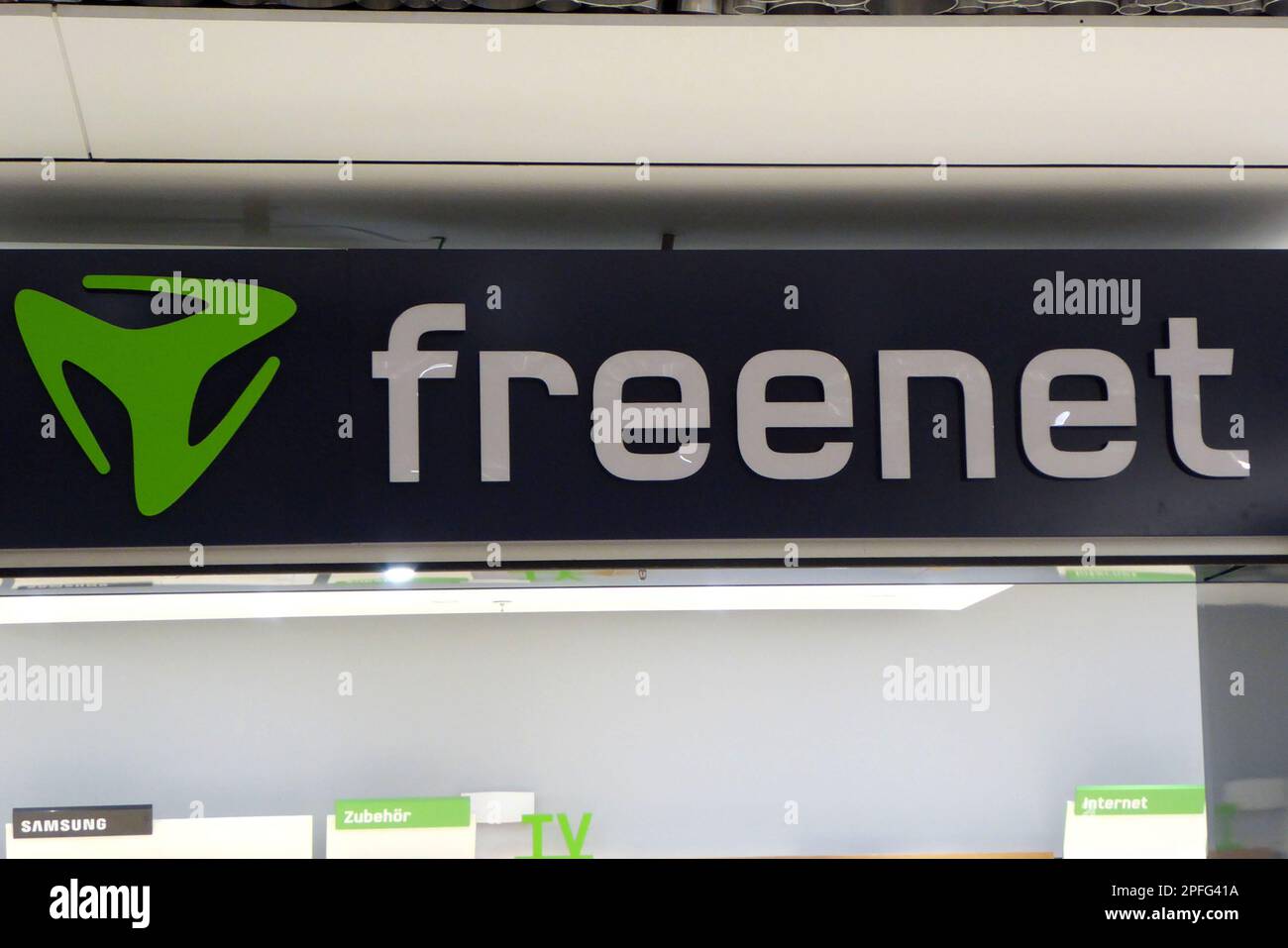 Freenet Telekommunikations-Unternehmen Logo / Schild / Sign Stock Photo ...