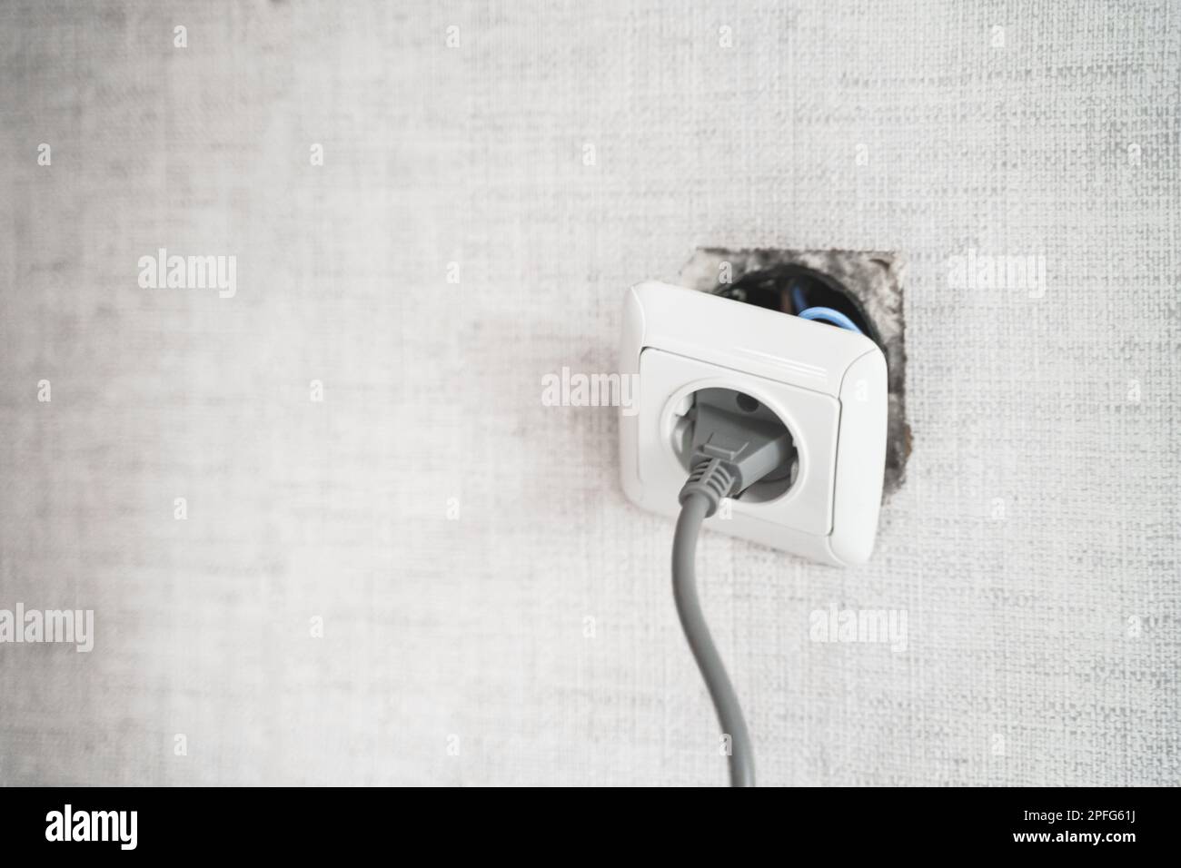 Dangerous electrical wiring hi-res stock photography and images - Alamy
