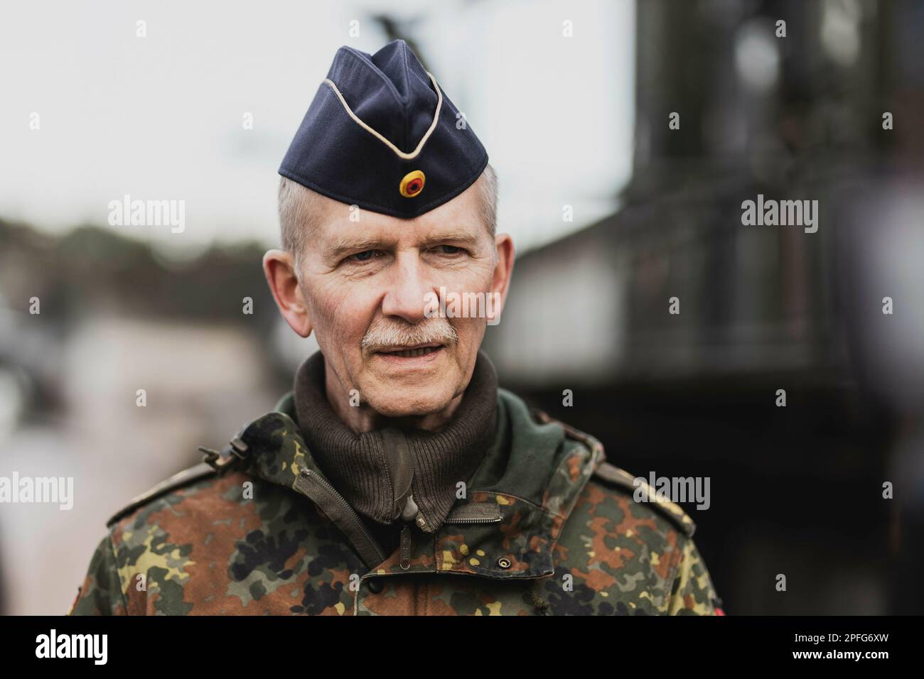 Militaer military armed forces base looks after right looks to hi-res stock photography and ...