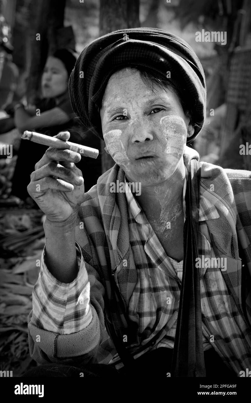 Myanmar, Thau, Traditional market Stock Photo - Alamy