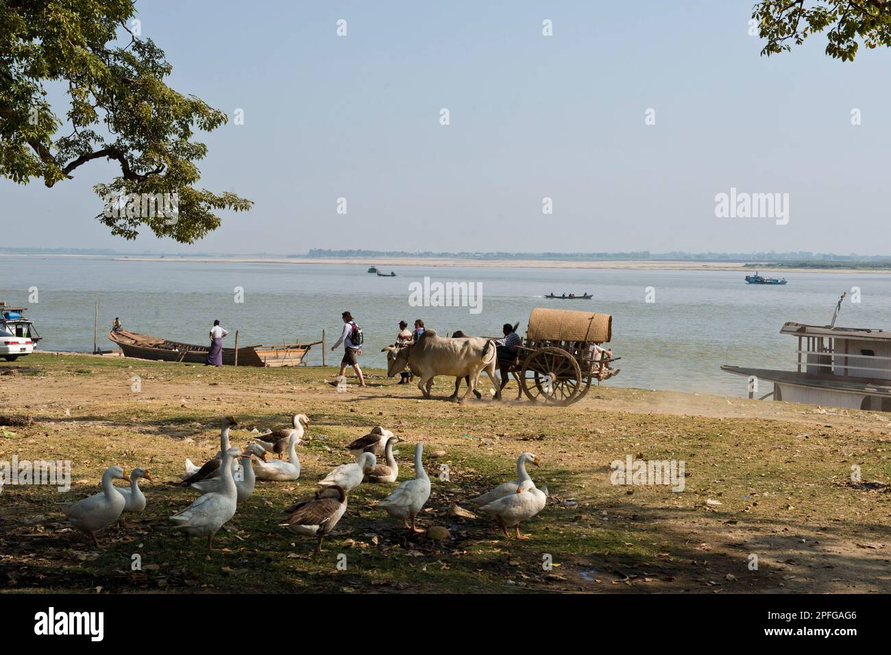 Mandalay daily life hi-res stock photography and images - Alamy
