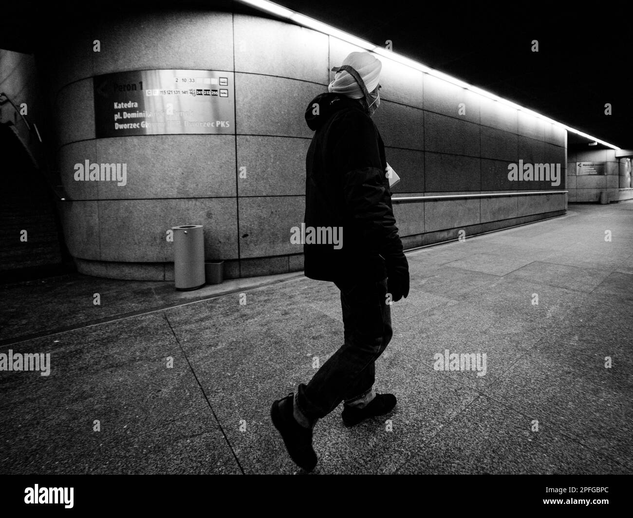 man wearing turban in underground passage Stock Photo - Alamy