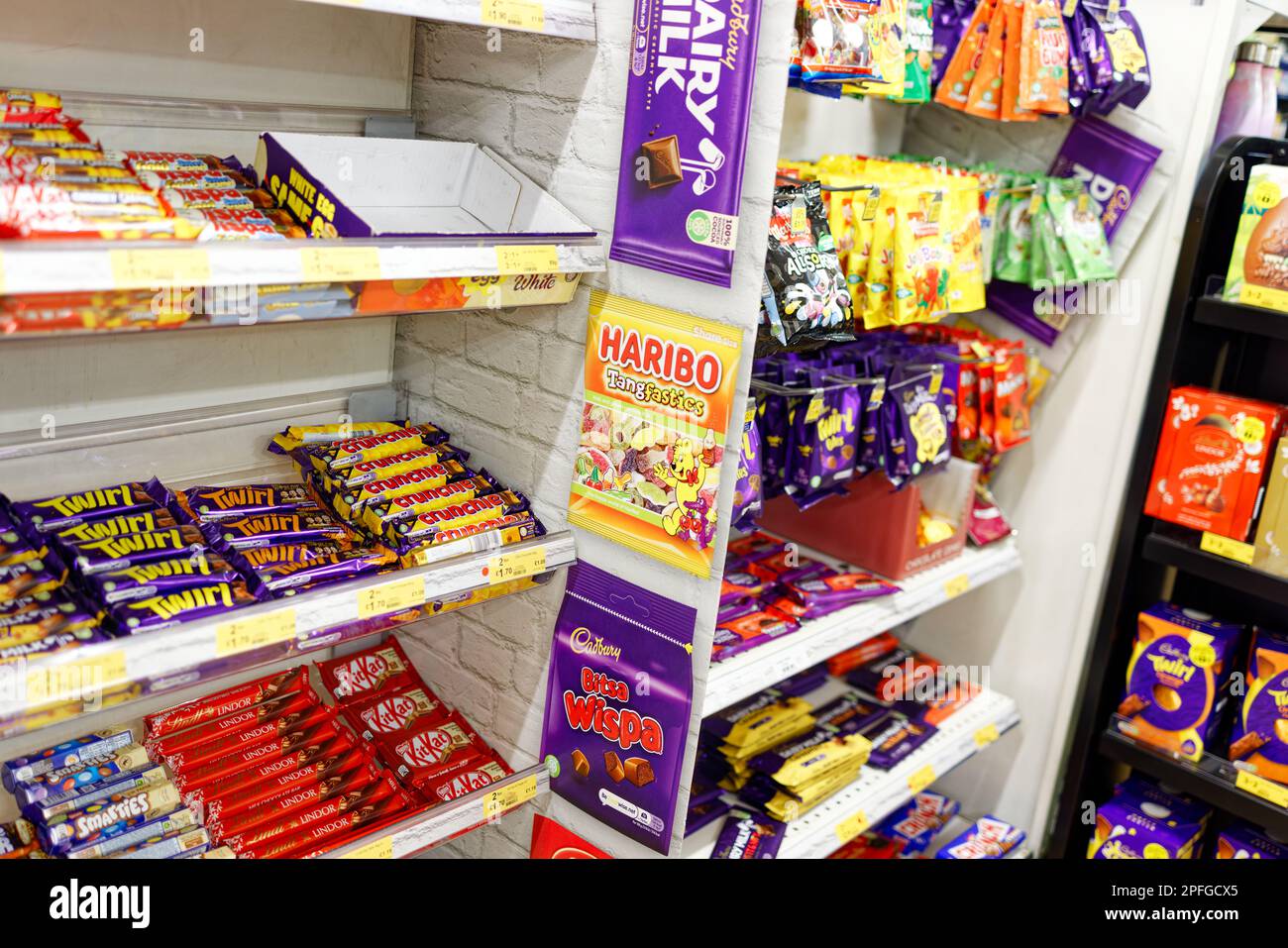 Shelves of sweets hi-res stock photography and images - Alamy