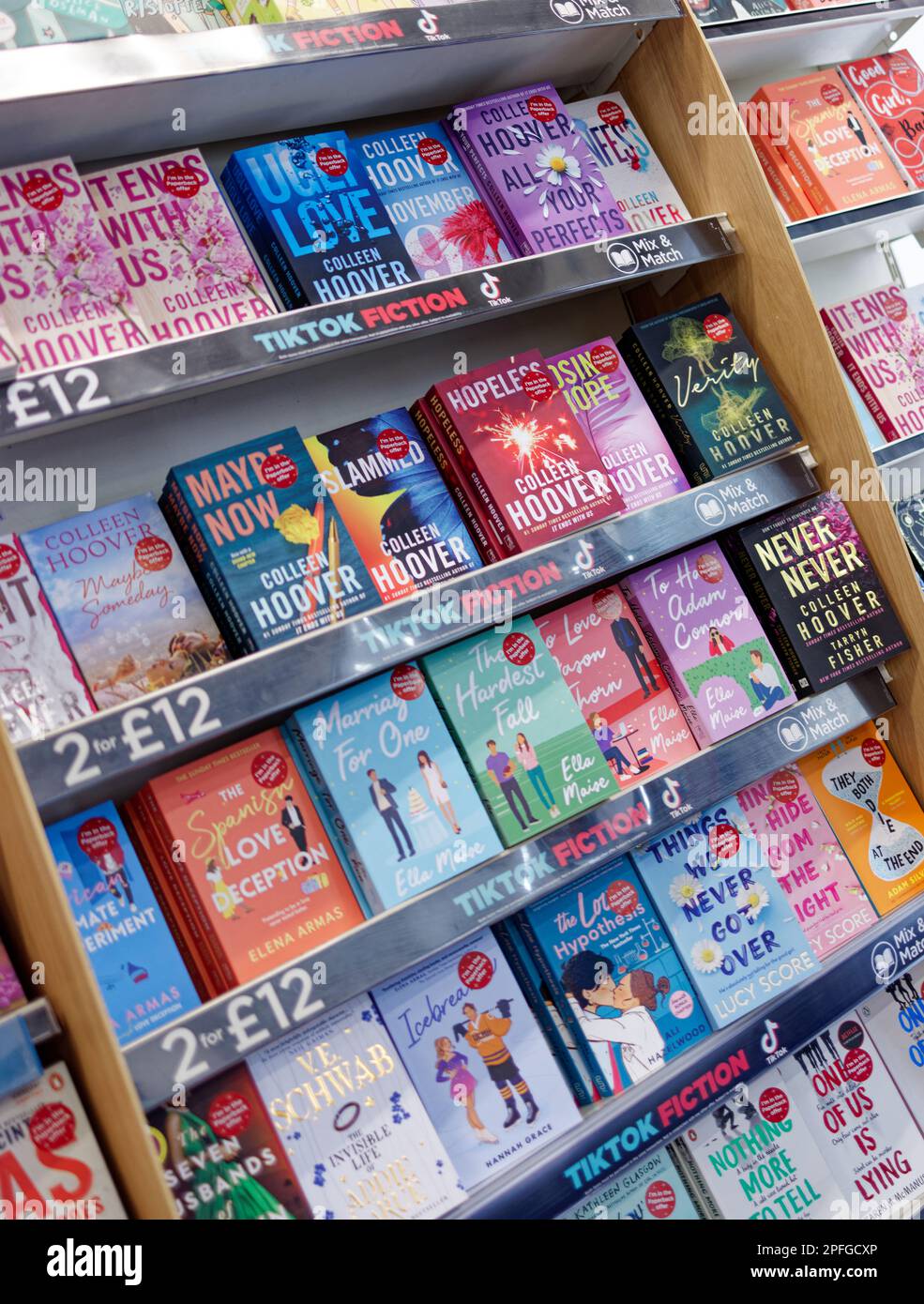 Books and magazines on shop shelves Stock Photo - Alamy