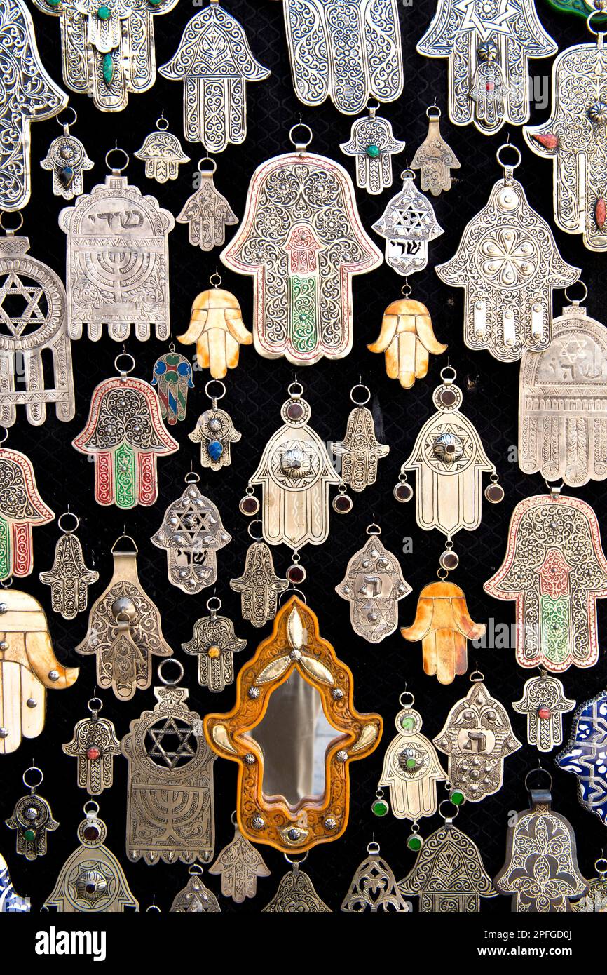 Fatima hands hi-res stock photography and images - Alamy