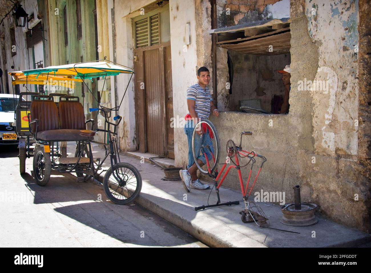 Cuba, Havana, old town, daily life Stock Photo - Alamy