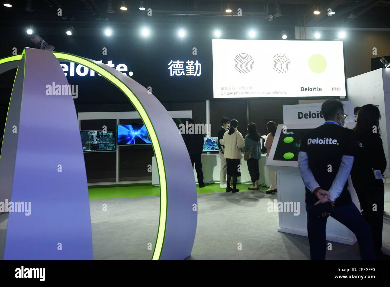 HANGZHOU, CHINA - DECEMBER 12, 2022 - (FILE) Visitors visit the booth ...
