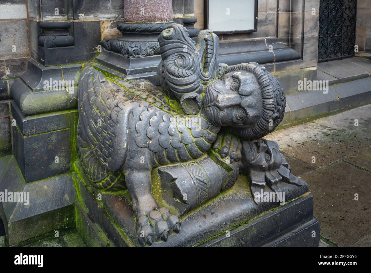 Lion with a dragon sculpture in front of Bremen Cathedral - Bremen ...