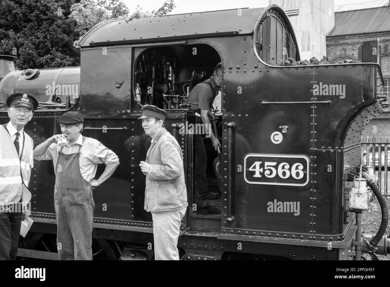 steam train engineers having a tea break Stock Photo - Alamy