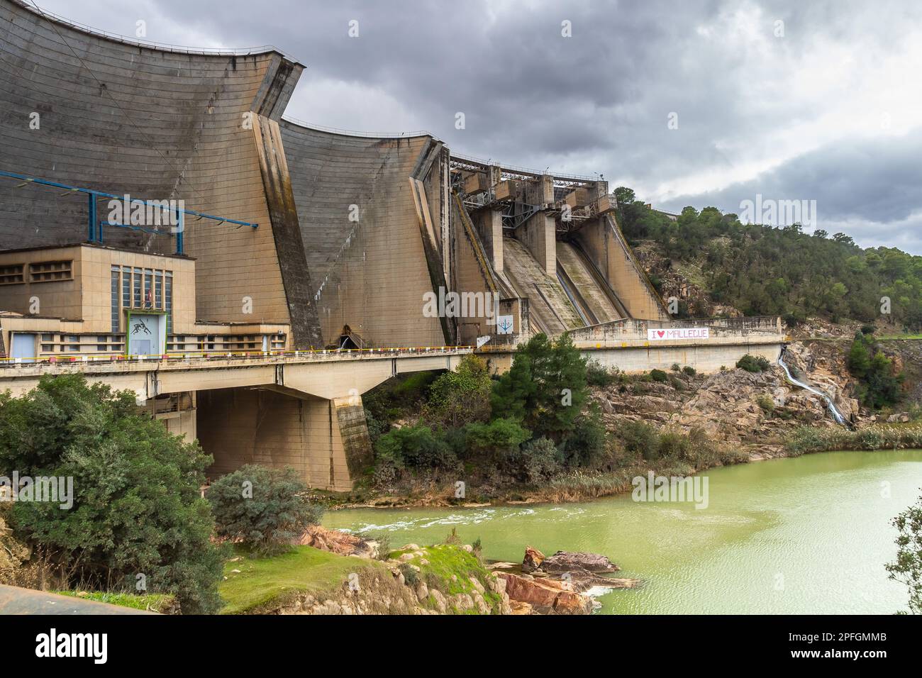 Mellegue dam hi-res stock photography and images - Alamy