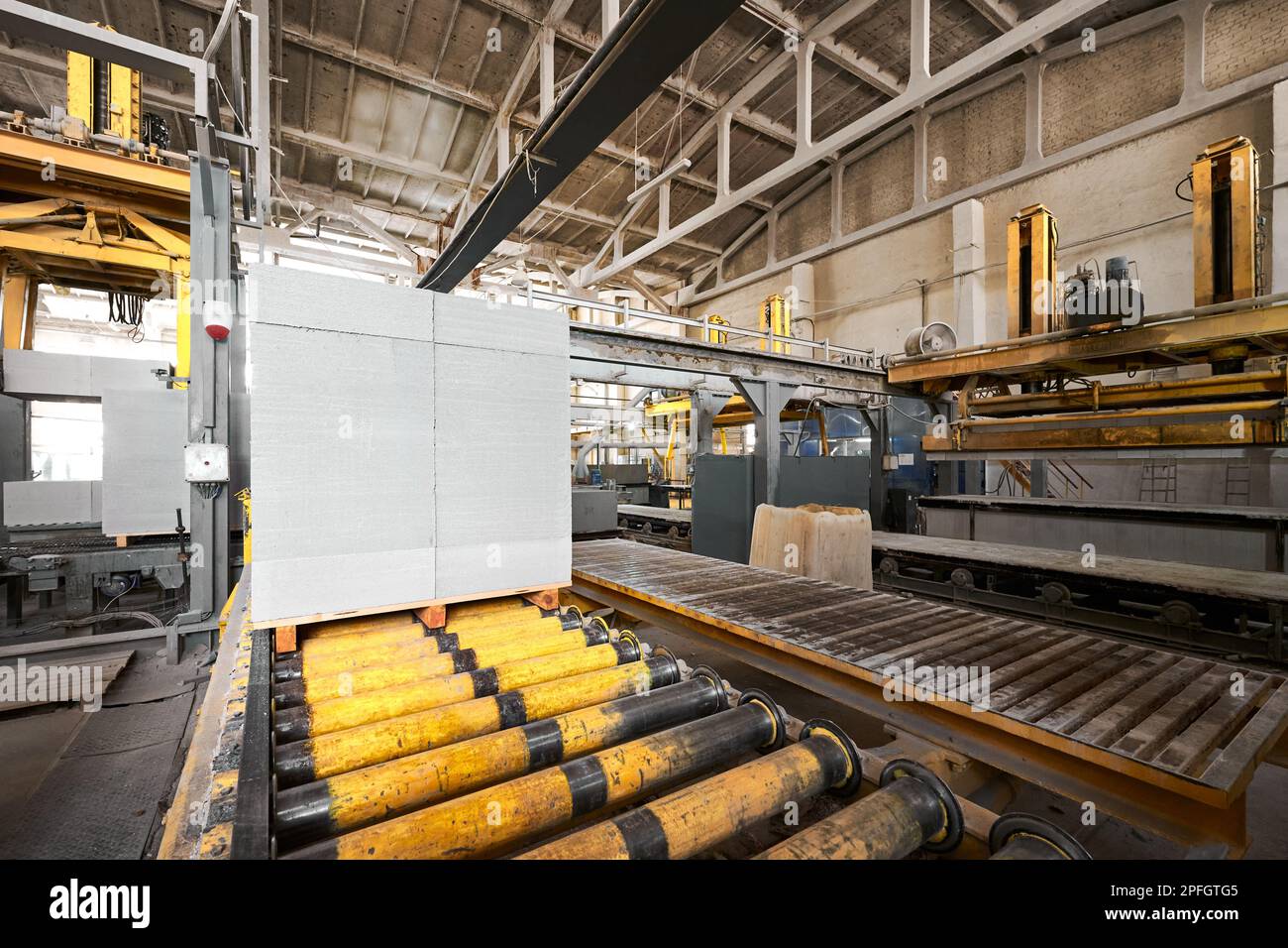 Block roller hi-res stock photography and images - Alamy