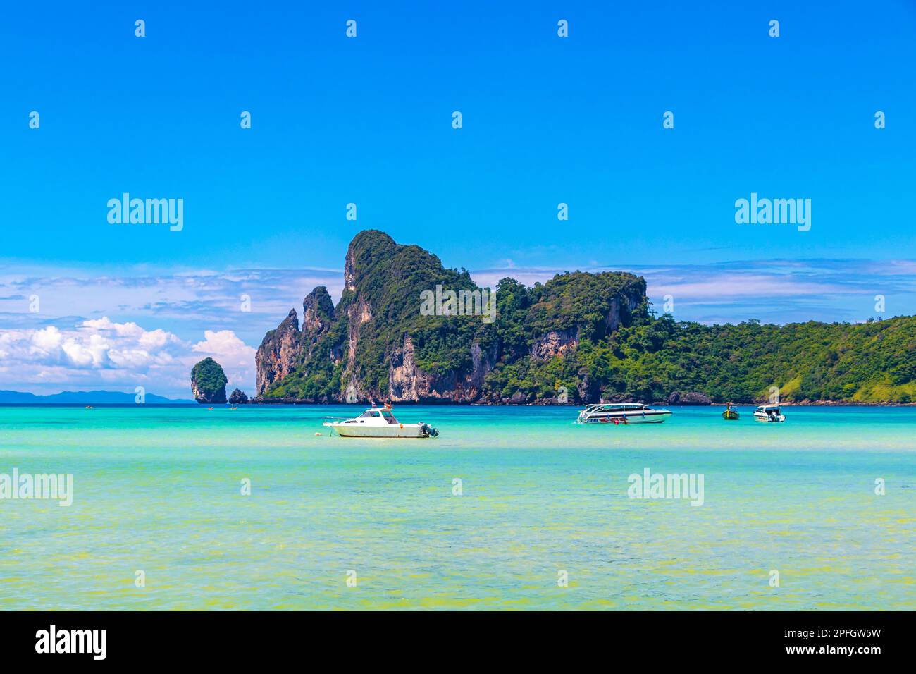 Koh Phi Phi Don Krabi Thailand 22. October 2018 Beautiful famous beach ...