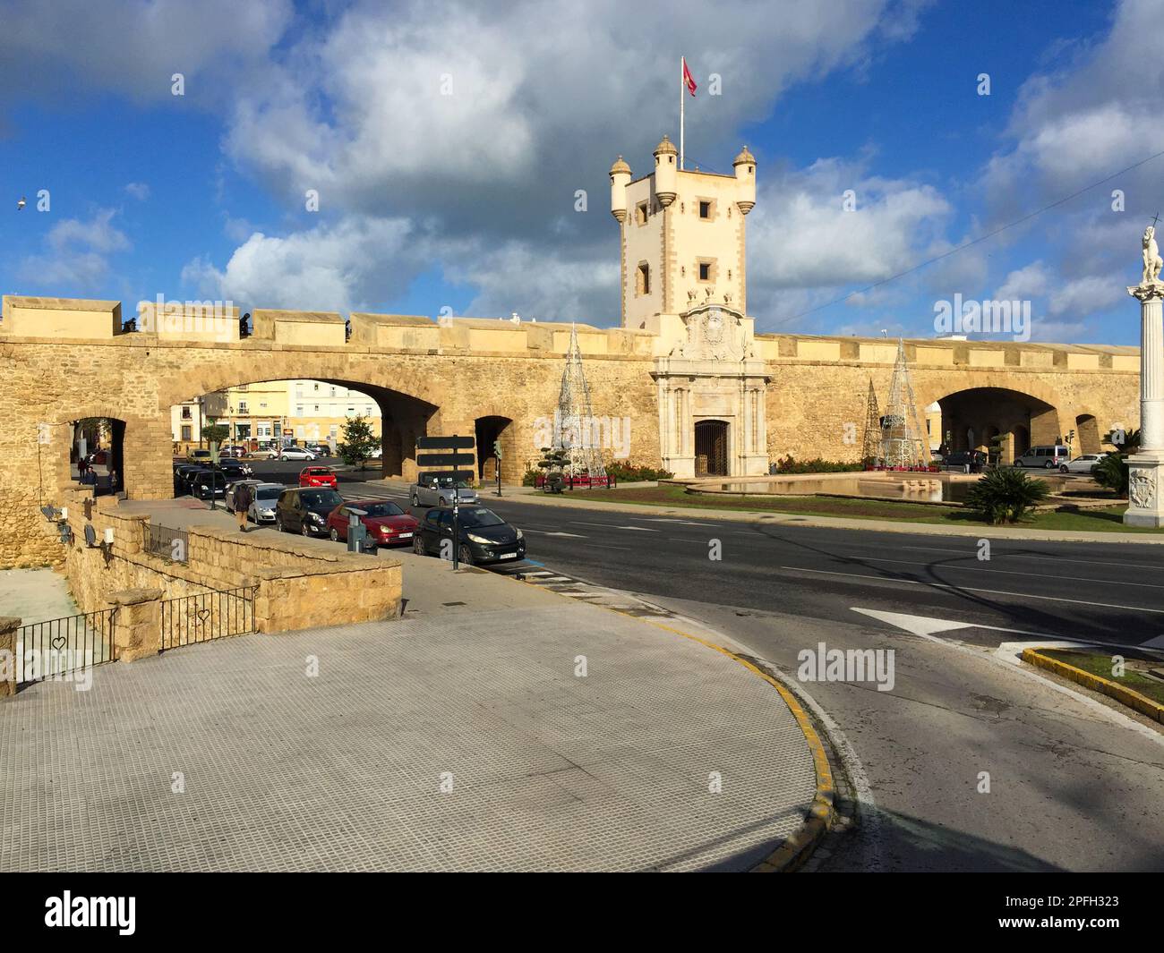 Cadiz historical town wall, tower and entrancs Stock Photo - Alamy
