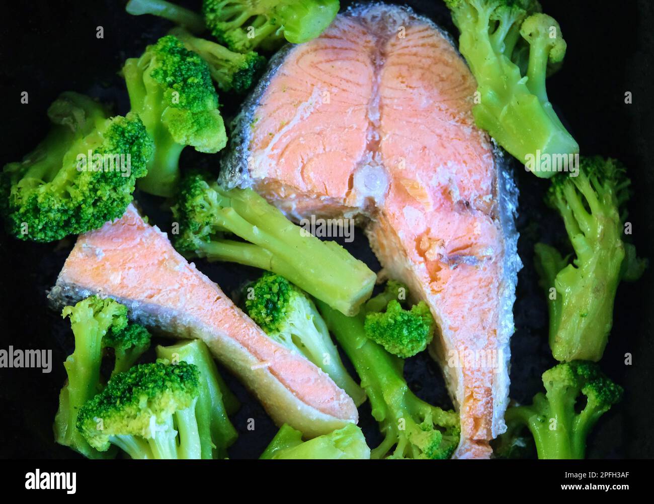 Proper nutrition: baked red fish steak with broccoli Stock Photo - Alamy