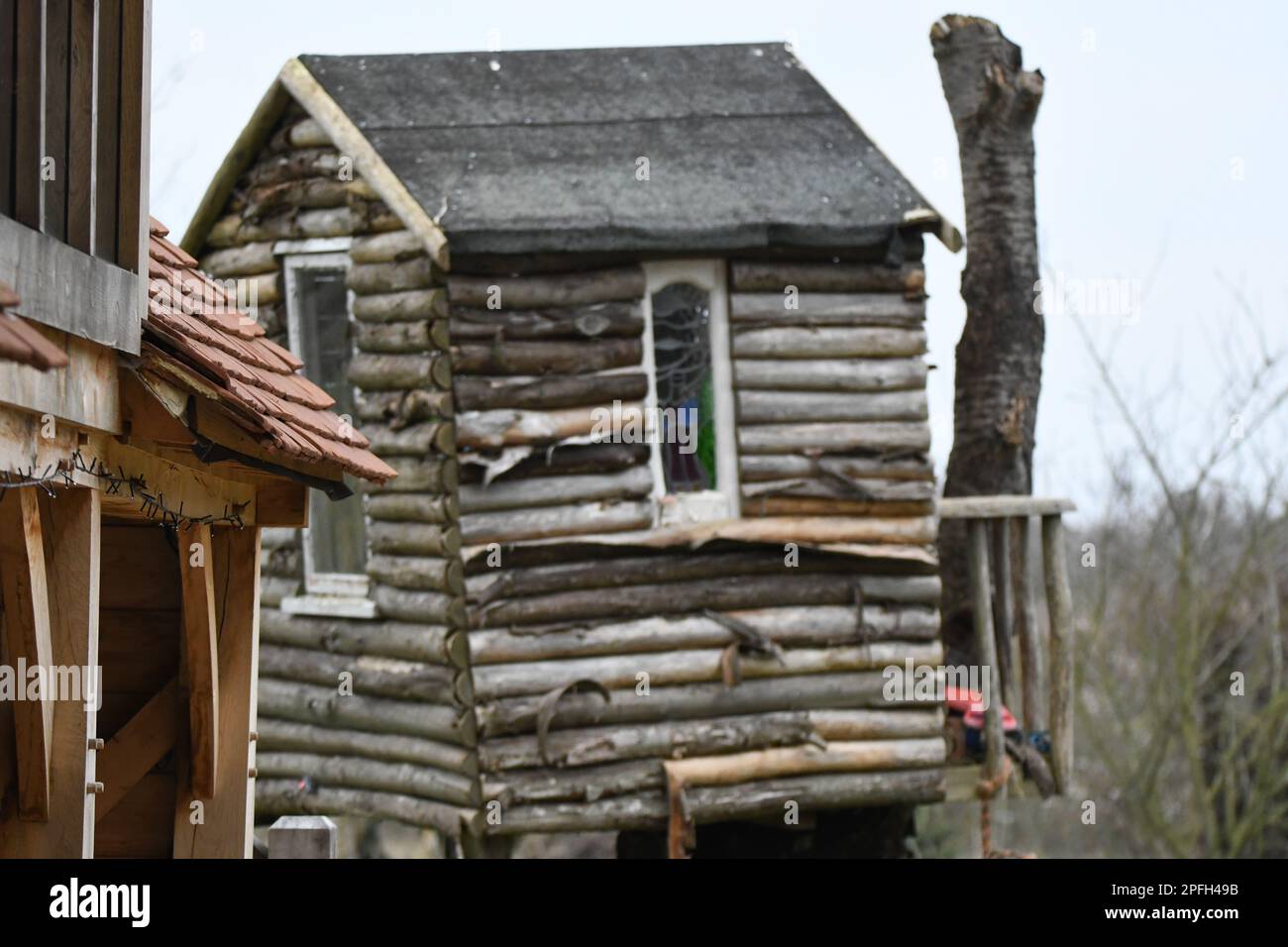 Children hut tree hi-res stock photography and images - Alamy