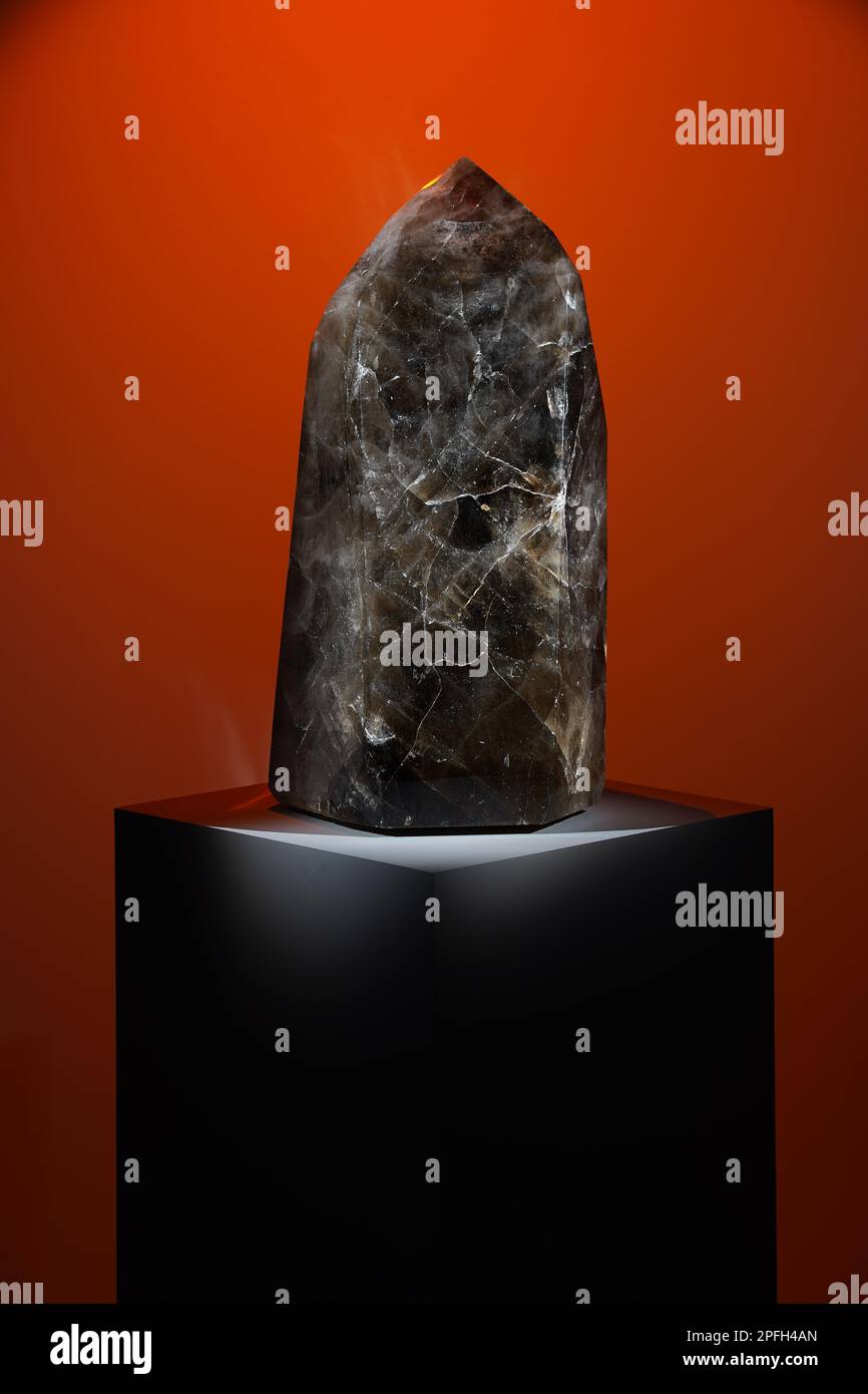 Heavy crystal quartz hi-res stock photography and images - Alamy