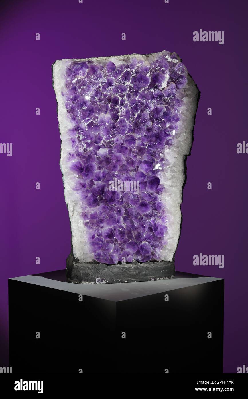 Giant amethyst hi-res stock photography and images - Alamy
