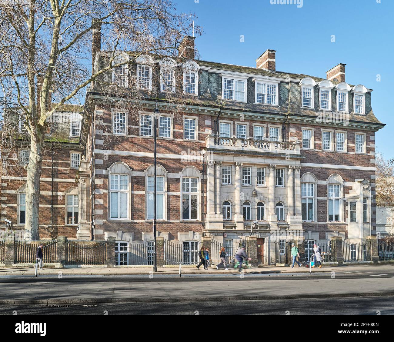 Passers-by outside the Chelsea college of Art and Design, London ...