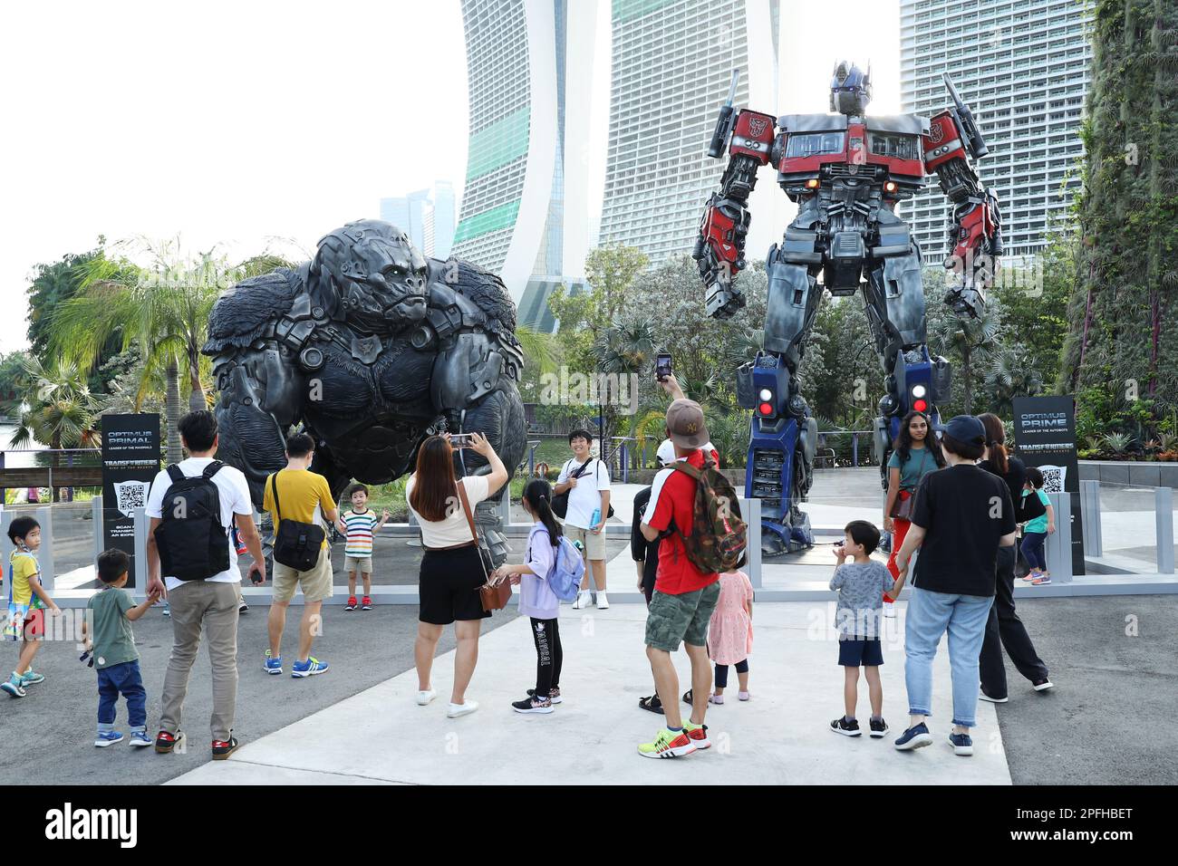 Singapore, Singapore. 17th Mar, 2023. People take photos of the ...