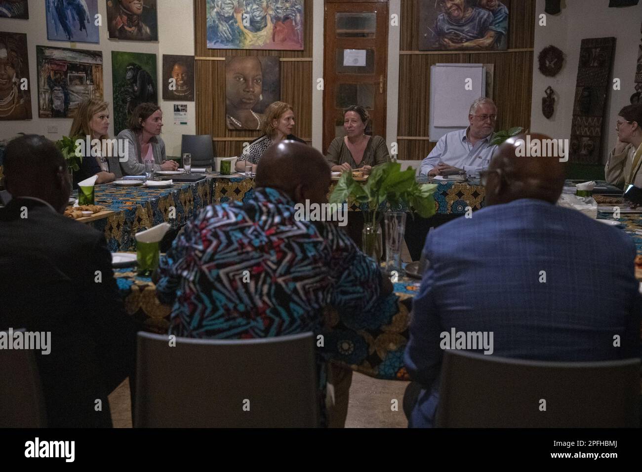 Policy round table hi-res stock photography and images - Alamy