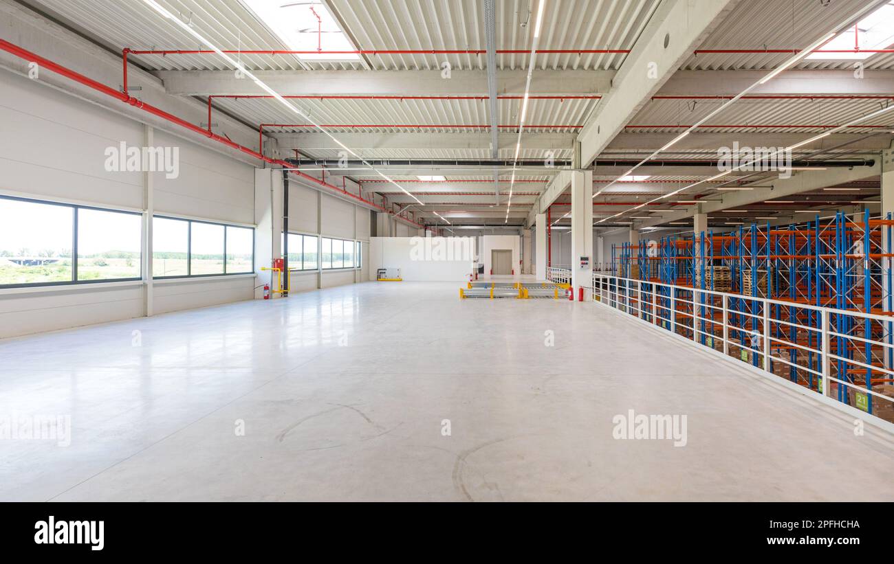 Empty Floor Space in Distribution Warehouse Interior Stock Photo - Alamy