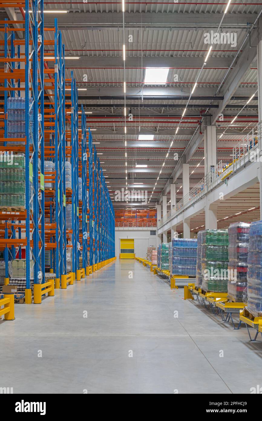 Fulfillment Distribution Warehouse Long Interior Aisle Corridor Stock ...