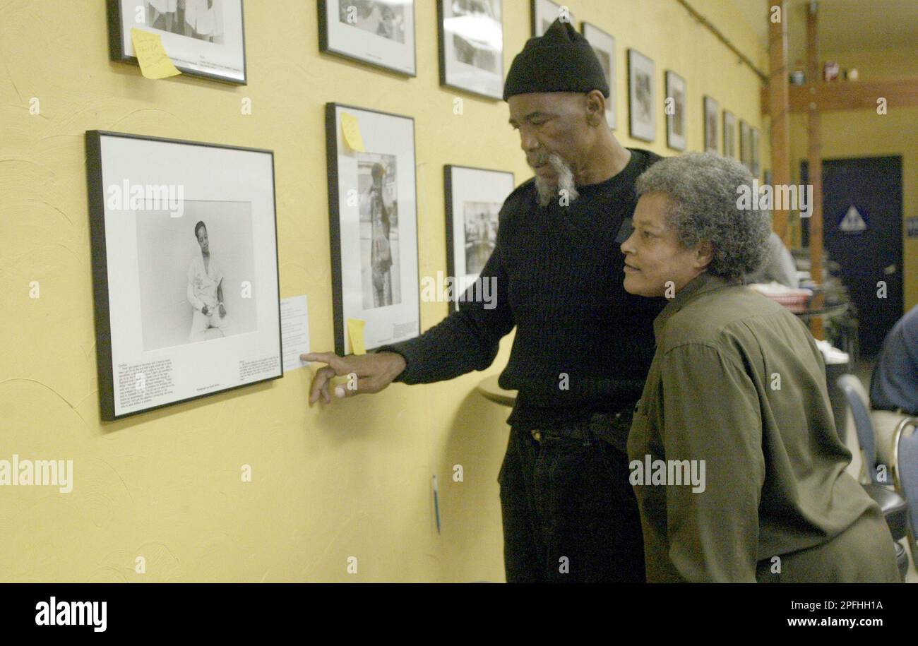 HOCKENHULL3-C-23OCT02-MT-LS ----From left: Rufus Hockenhull and Cynthia ...