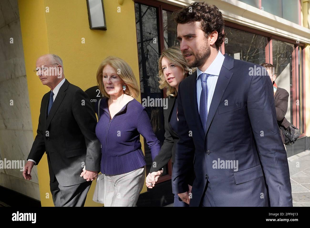 Former Theranos CEO Elizabeth Holmes, middle, walks to federal court ...