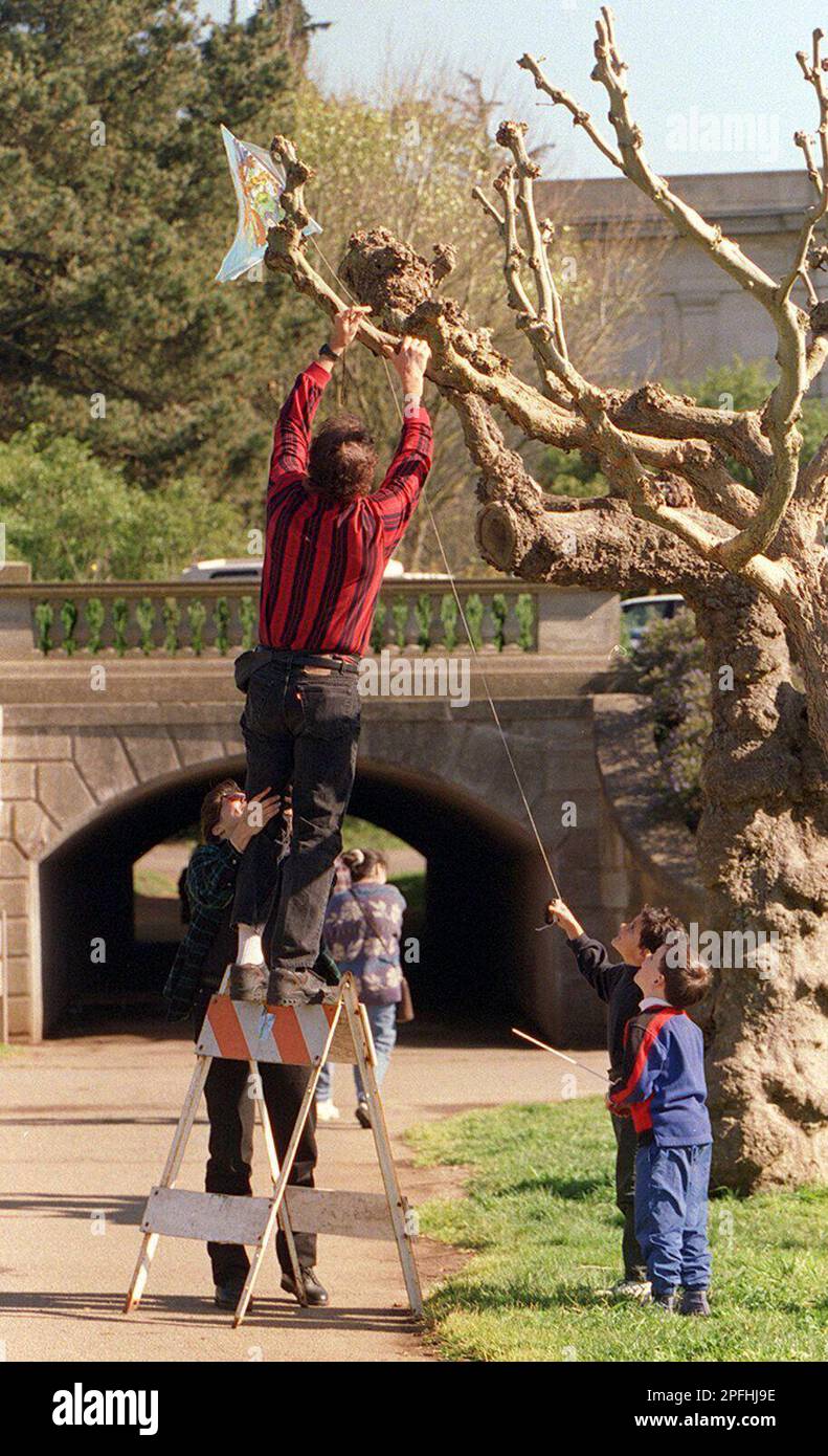 FEATURE 1/C/02MAR97/CD/LS TOP: Jim Roach; Judy Roach (holding Jim's ...