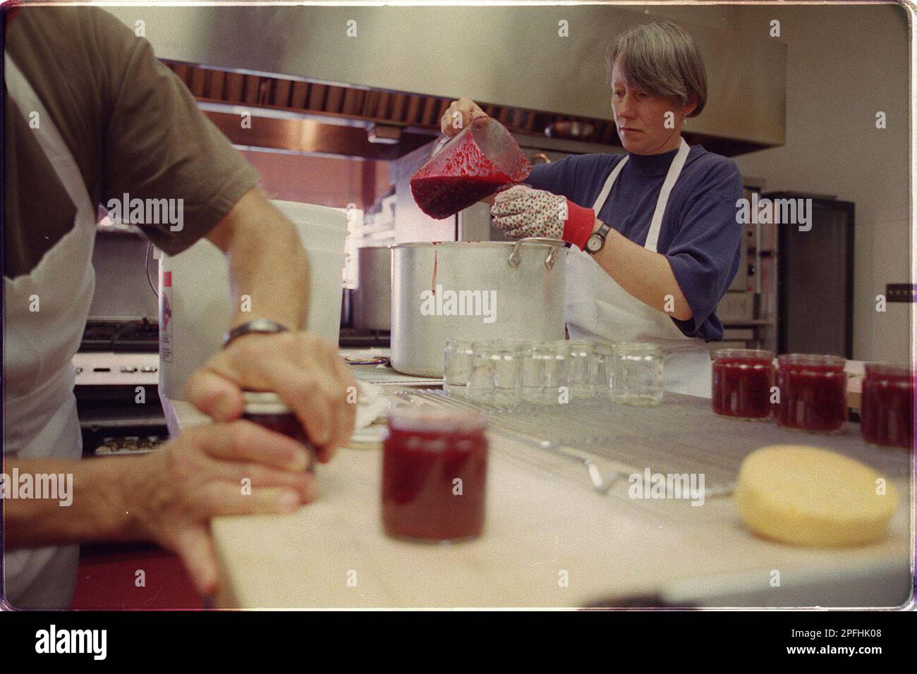EBDISH27A-C-19AUG99-FD-LS ----- From right: June Taylor owner June ...