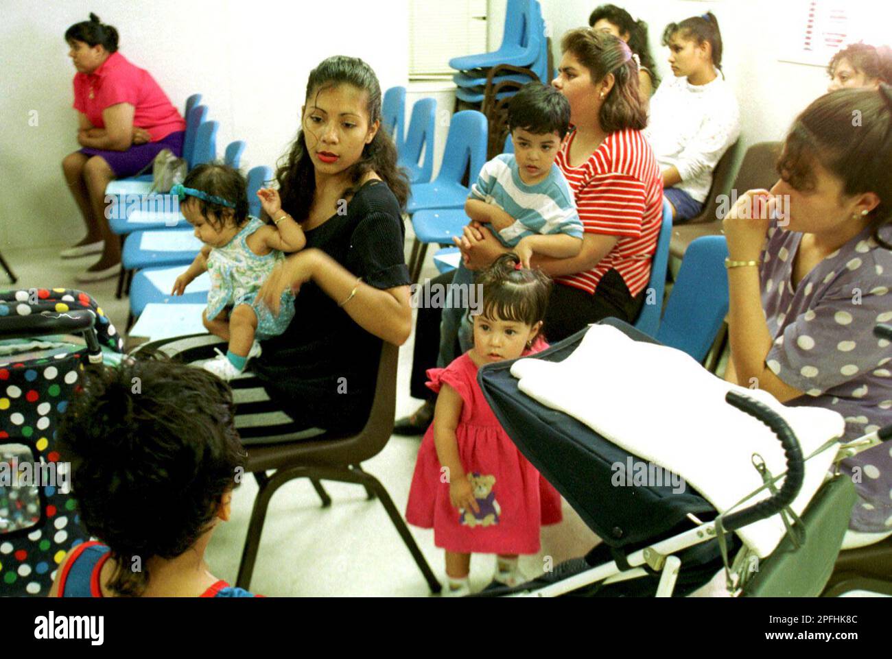 DREW/C/23SEP97/CD/LS ----- Mercedes Ramirez attends a child nutrition ...