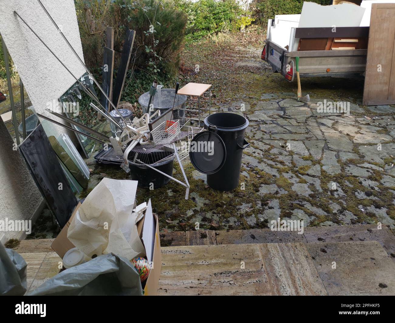 Clearing out house hi-res stock photography and images - Alamy