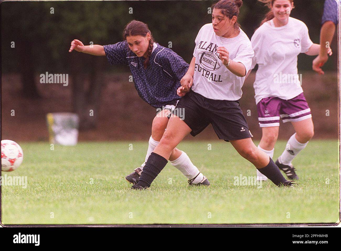 EBSOCCER2/C/07JUN98/EF/LS --- From left: Shanda Schmitz of Fresno and ...