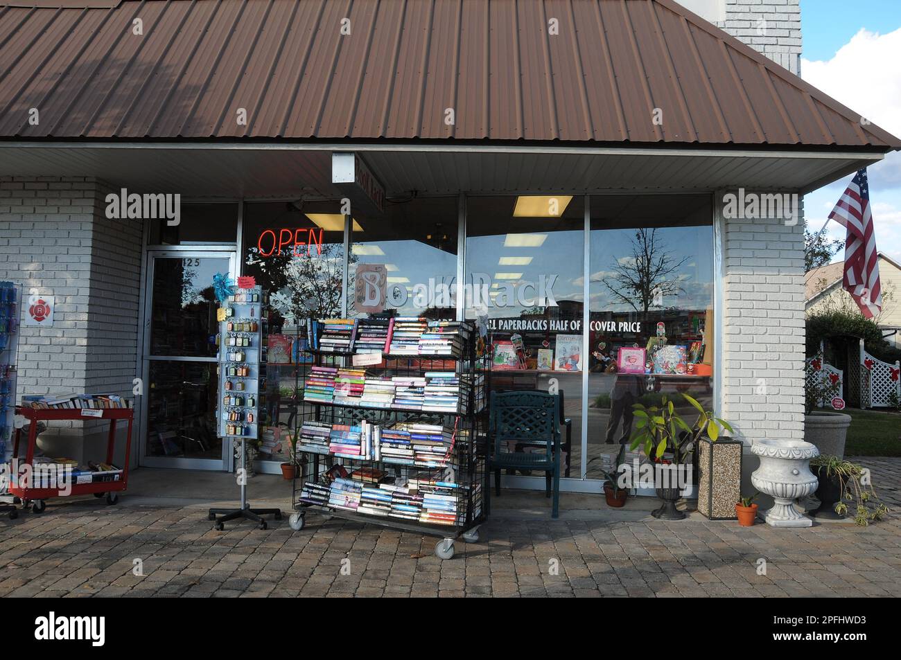 OCOEE/ORLANDO / FLORIDA / USA - 01 December 2017. Book rack store and ...