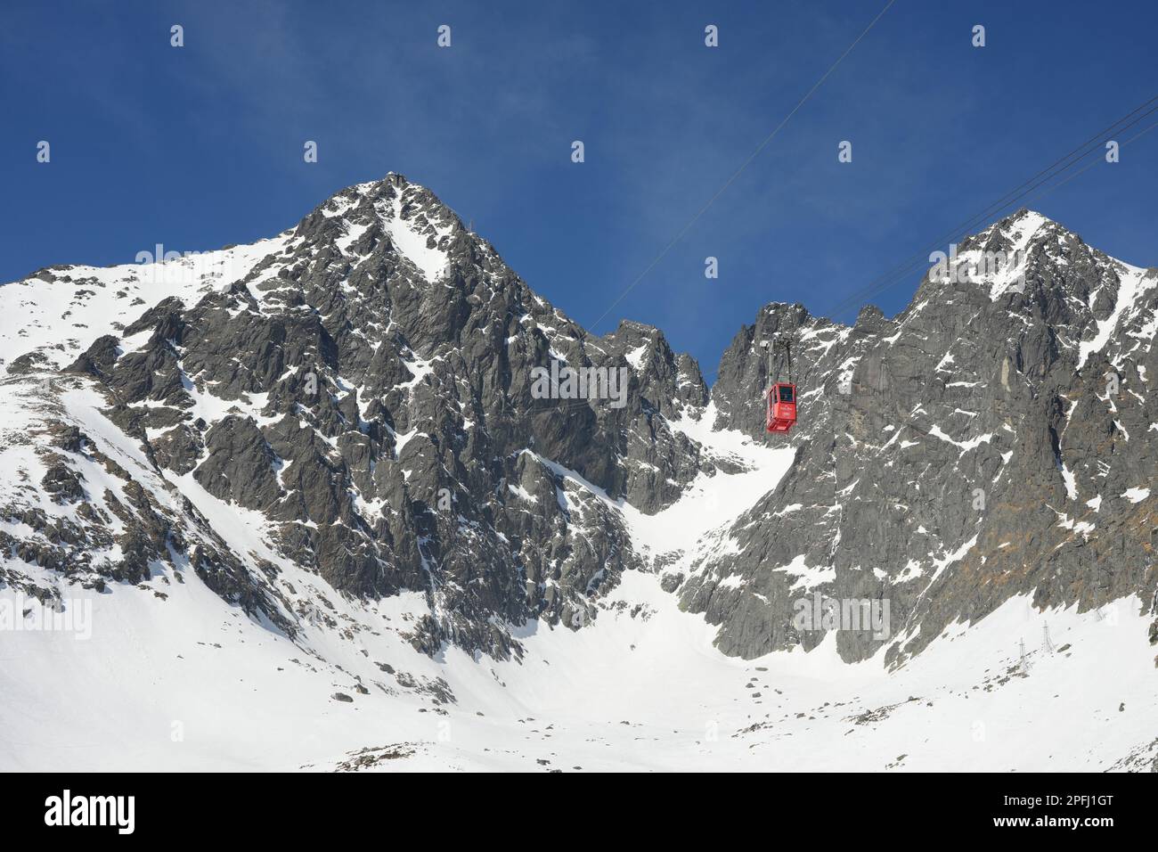 Lomnicky stit (Lomnicky Peak), Vysoke Tatry (High Tatras), cable car ...