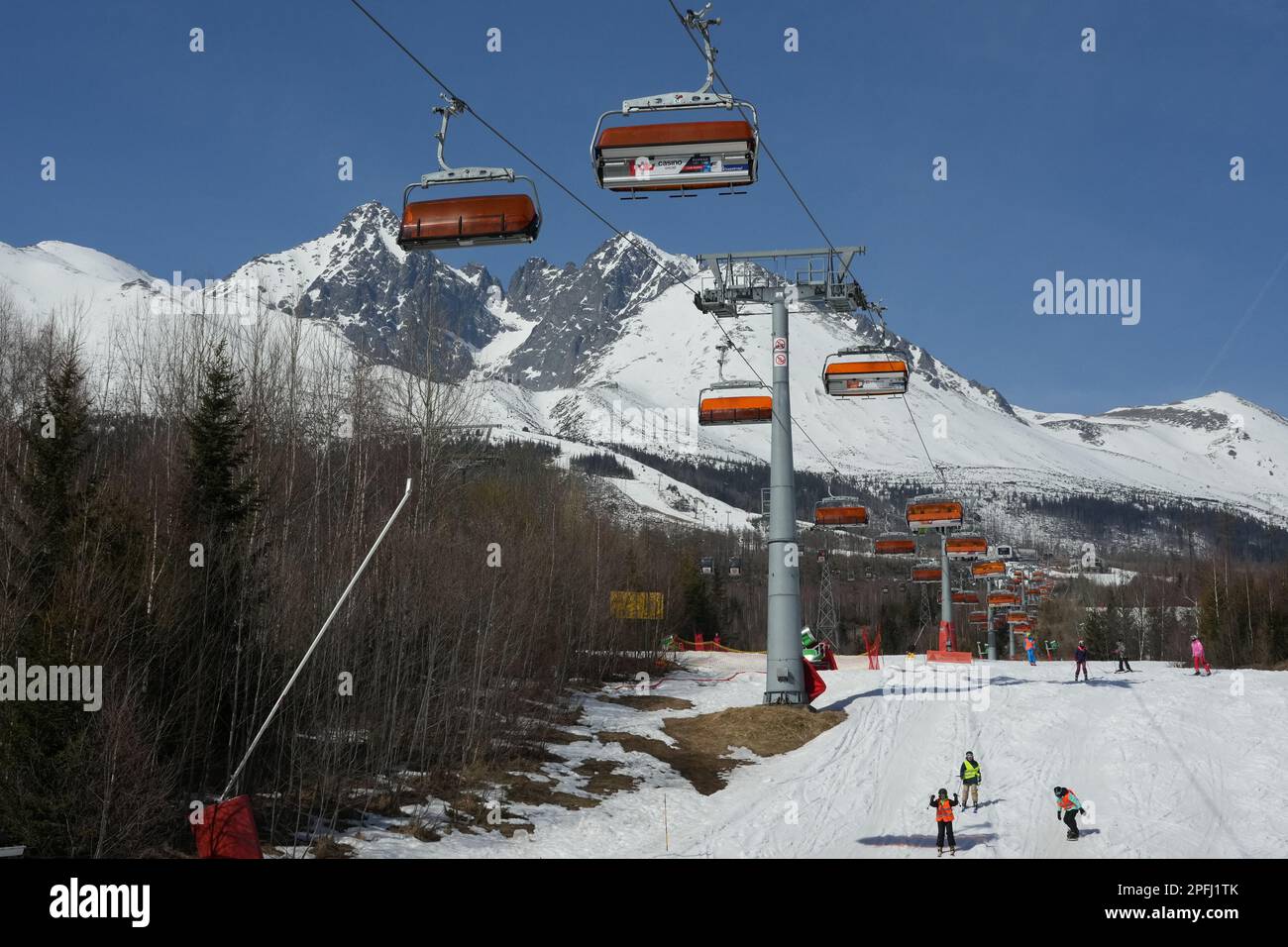 Lomnicky stit (Lomnicky Peak), Vysoke Tatry (High Tatras), cable car ...