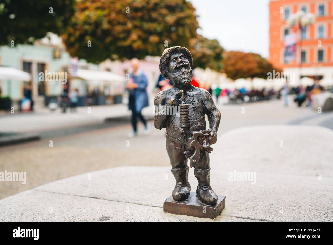 The Dwarfs of Wroclaw. Dwarfs sculptures lurking and hiding around ...