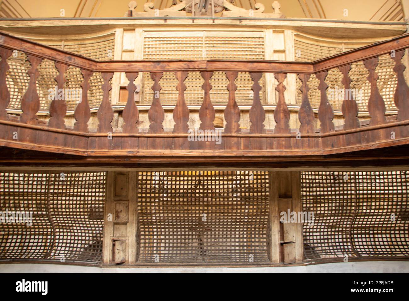 Choir grille hi-res stock photography and images - Alamy