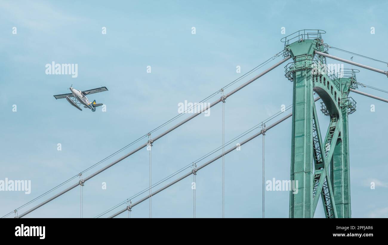 Iconic vancouver lions gate hi-res stock photography and images - Alamy