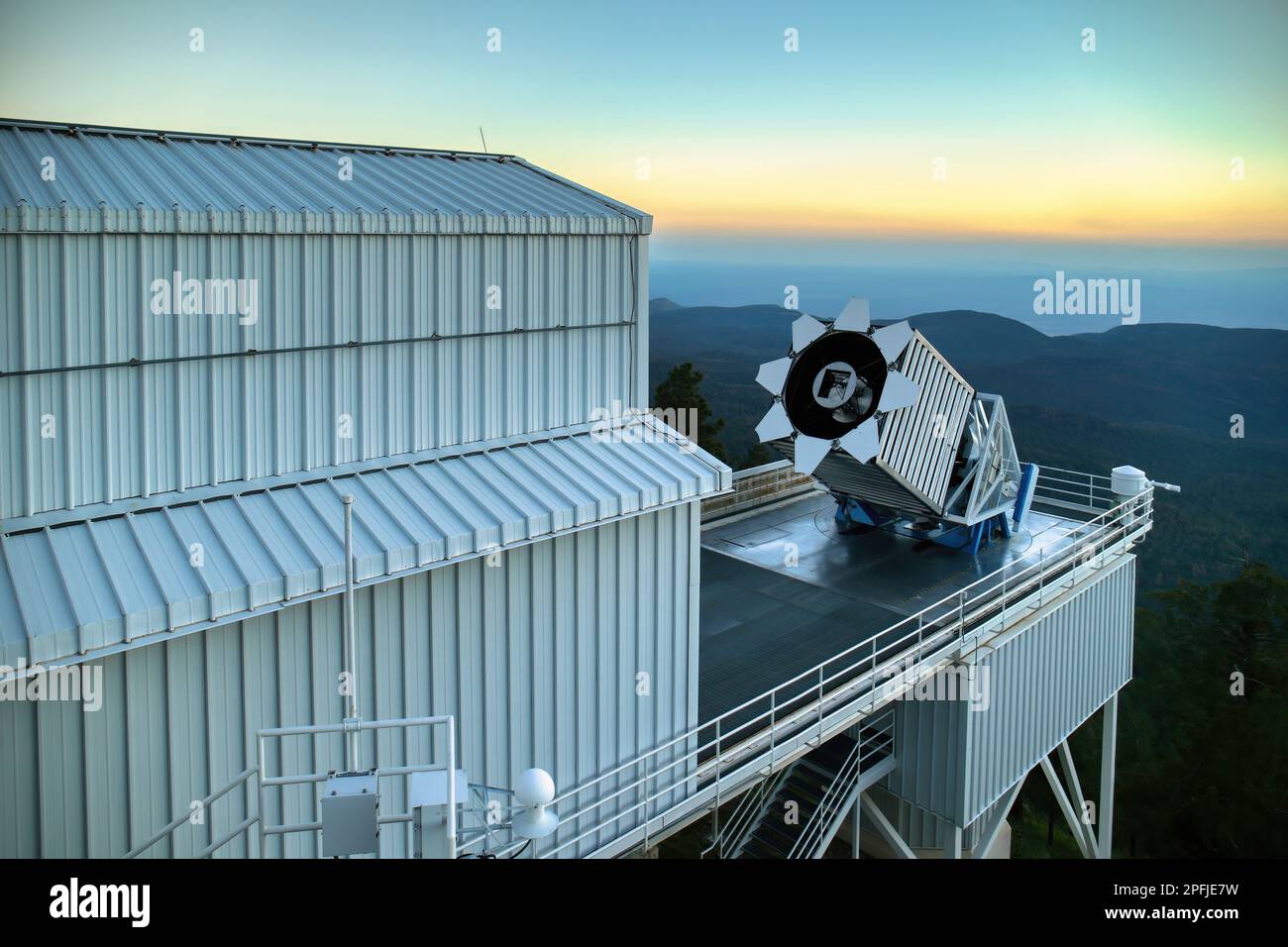 2.5m wide-angle optical telescope at Apache Point Observatory in New ...