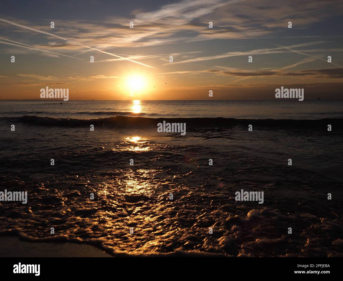 Sea shore during summer sky hi-res stock photography and images - Alamy