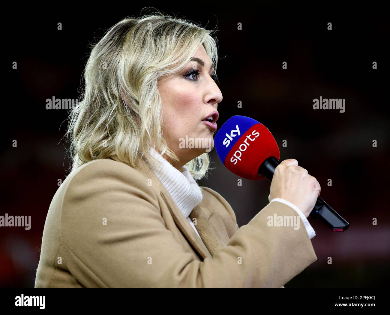 Sky sports presenter kelly cates hi-res stock photography and images ...