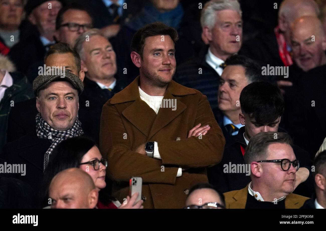 England cricketer and Nottingham Forest fan Stuart Broad alongside ...