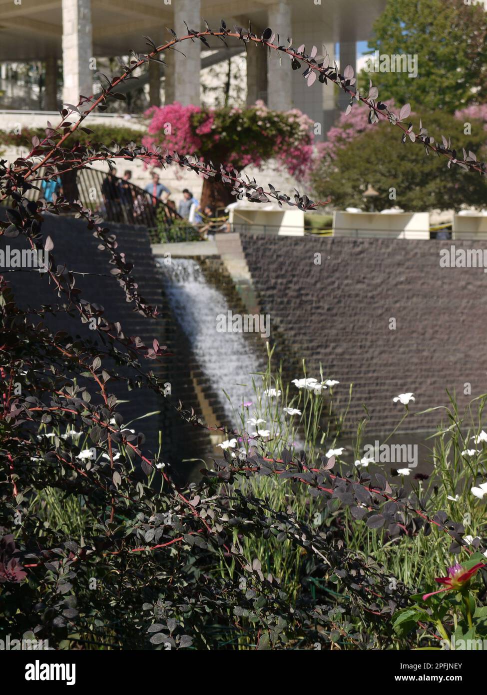 Getty center waterfall hi-res stock photography and images - Alamy