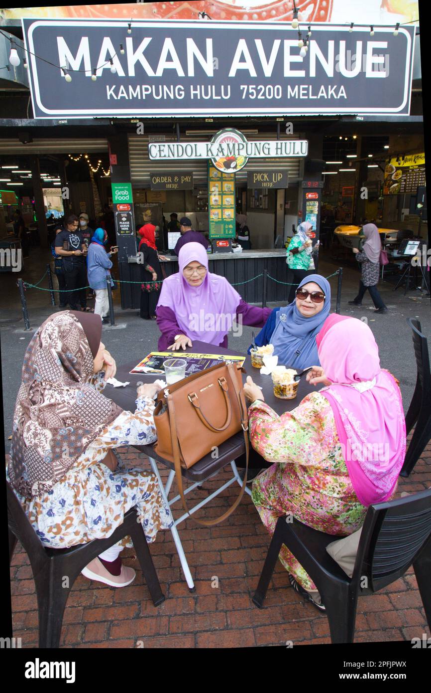 Malaysia, Melaka, Malacca, restaurant, people, women Stock Photo - Alamy
