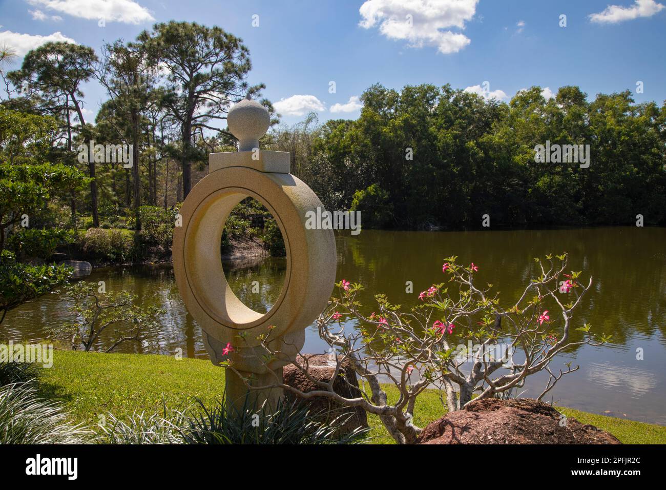 Wisdom ring and pond, Morikami Museum and Japanese Garden Stock Photo ...