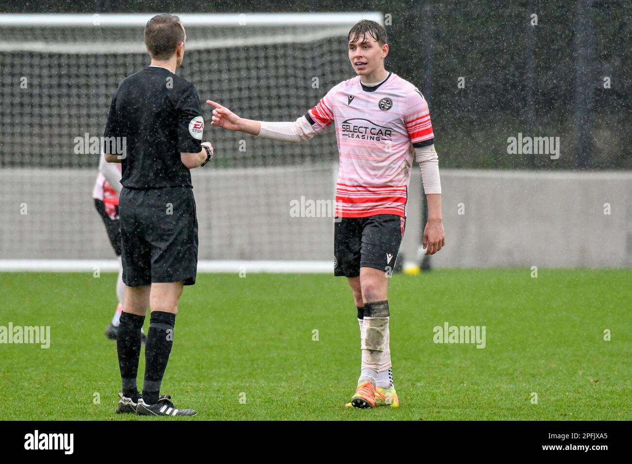 Neil pratt referee hi-res stock photography and images - Alamy