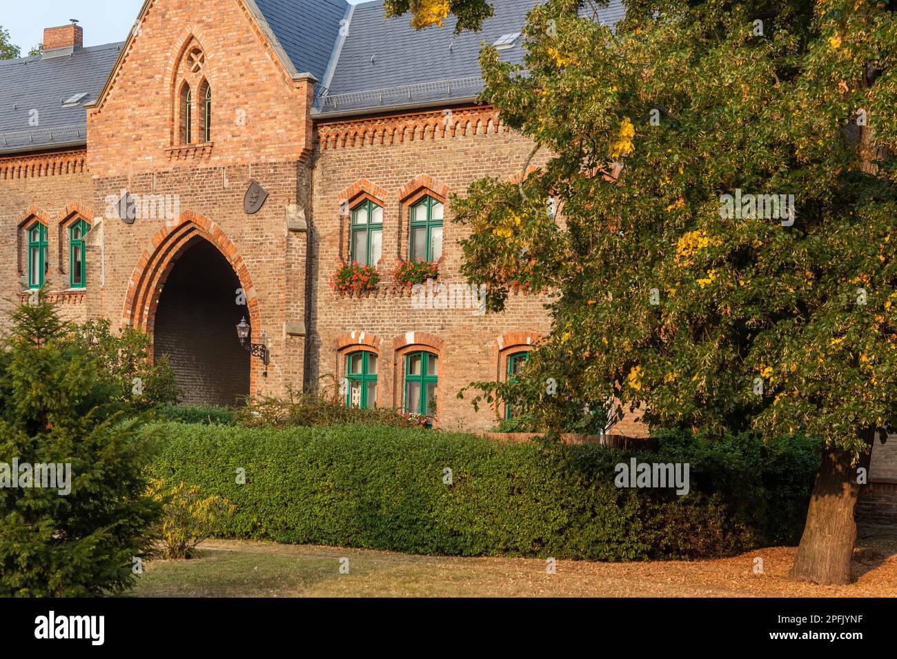 Historic brick stables building hi-res stock photography and images - Alamy