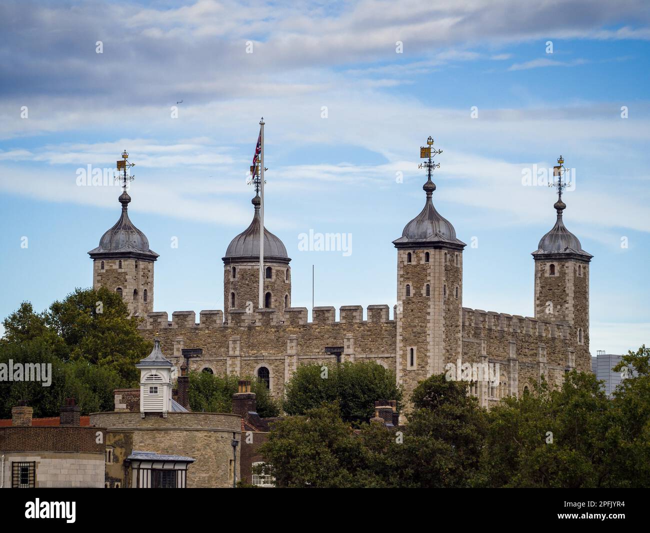Tower of london view hi-res stock photography and images - Alamy