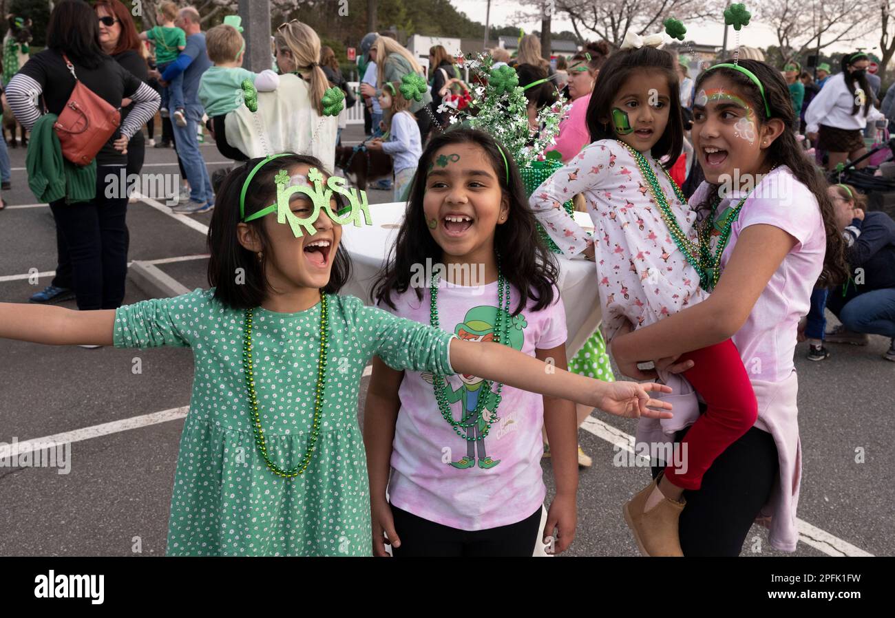 Marietta, Georgia, USA. 16th Mar, 2023. Isha Motiran, left, joins ...